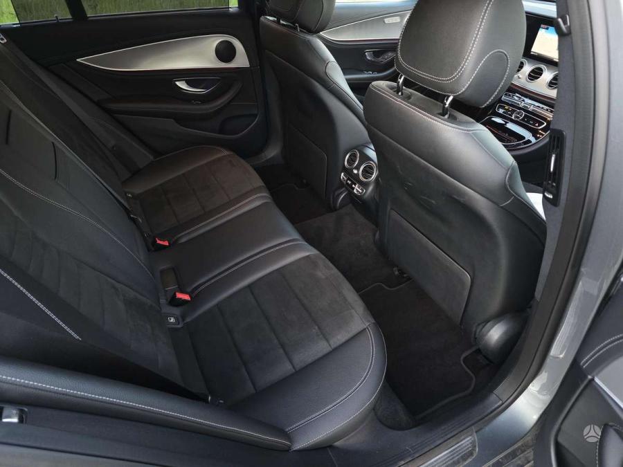 Pelēks Mercedes-Benz E 450 2018 Šauļi, ar dzinēja tilpumu 3.00 L un nobraukumu 140 tūkst. km par 26399 €, foto 14 vietnē AUTOMOTO.COM.LV