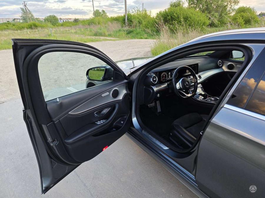 Pelēks Mercedes-Benz E 450 2018 Šauļi, ar dzinēja tilpumu 3.00 L un nobraukumu 140 tūkst. km par 26399 €, foto 15 vietnē AUTOMOTO.COM.LV