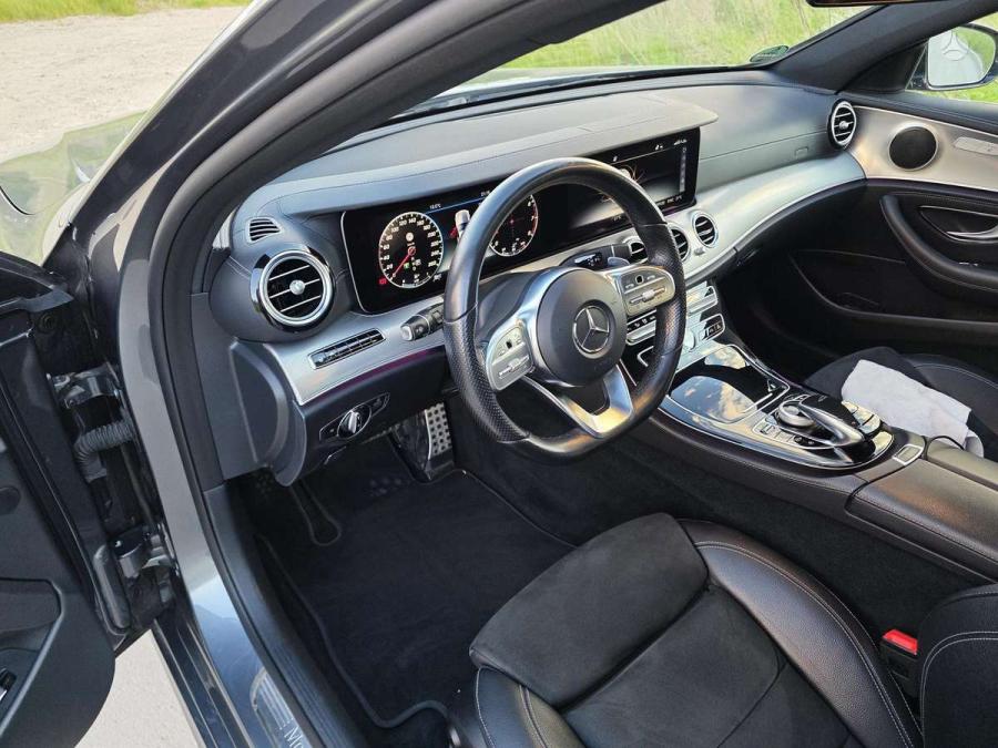 Pelēks Mercedes-Benz E 450 2018 Šauļi, ar dzinēja tilpumu 3.00 L un nobraukumu 140 tūkst. km par 26399 €, foto 16 vietnē AUTOMOTO.COM.LV