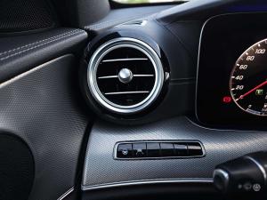 Pelēks Mercedes-Benz E 450 2018 Šauļi, ar dzinēja tilpumu 3.00 L un nobraukumu 140 tūkst. km par 26399 €, foto 23 vietnē AUTOMOTO.COM.LV