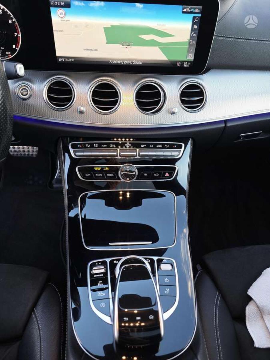 Pelēks Mercedes-Benz E 450 2018 Šauļi, ar dzinēja tilpumu 3.00 L un nobraukumu 140 tūkst. km par 26399 €, foto 27 vietnē AUTOMOTO.COM.LV