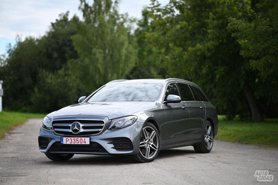 Pelēks Mercedes-Benz E 450 2018 Šauļi, ar dzinēja tilpumu 3.00 L un nobraukumu 140 tūkst. km par 24930 €, foto 1 vietnē AUTOMOTO.COM.LV