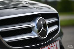Pelēks Mercedes-Benz E 450 2018 Šauļi, ar dzinēja tilpumu 3.00 L un nobraukumu 140 tūkst. km par 24930 €, foto 7 vietnē AUTOMOTO.COM.LV