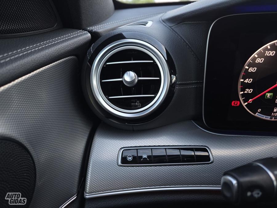 Pelēks Mercedes-Benz E 450 2018 Šauļi, ar dzinēja tilpumu 3.00 L un nobraukumu 140 tūkst. km par 24930 €, foto 11 vietnē AUTOMOTO.COM.LV