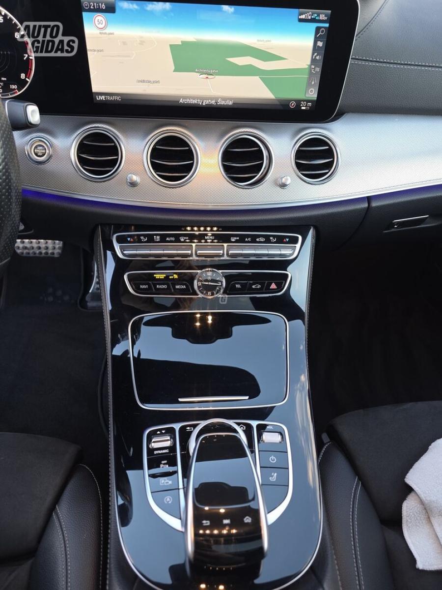Pelēks Mercedes-Benz E 450 2018 Šauļi, ar dzinēja tilpumu 3.00 L un nobraukumu 140 tūkst. km par 24930 €, foto 12 vietnē AUTOMOTO.COM.LV