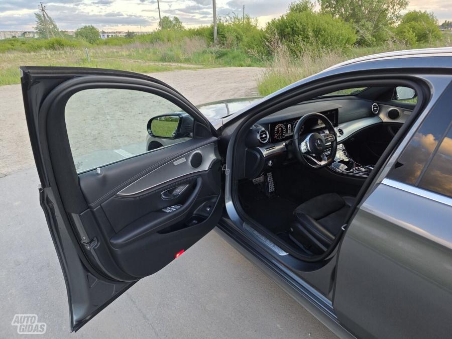 Pelēks Mercedes-Benz E 450 2018 Šauļi, ar dzinēja tilpumu 3.00 L un nobraukumu 140 tūkst. km par 24930 €, foto 14 vietnē AUTOMOTO.COM.LV
