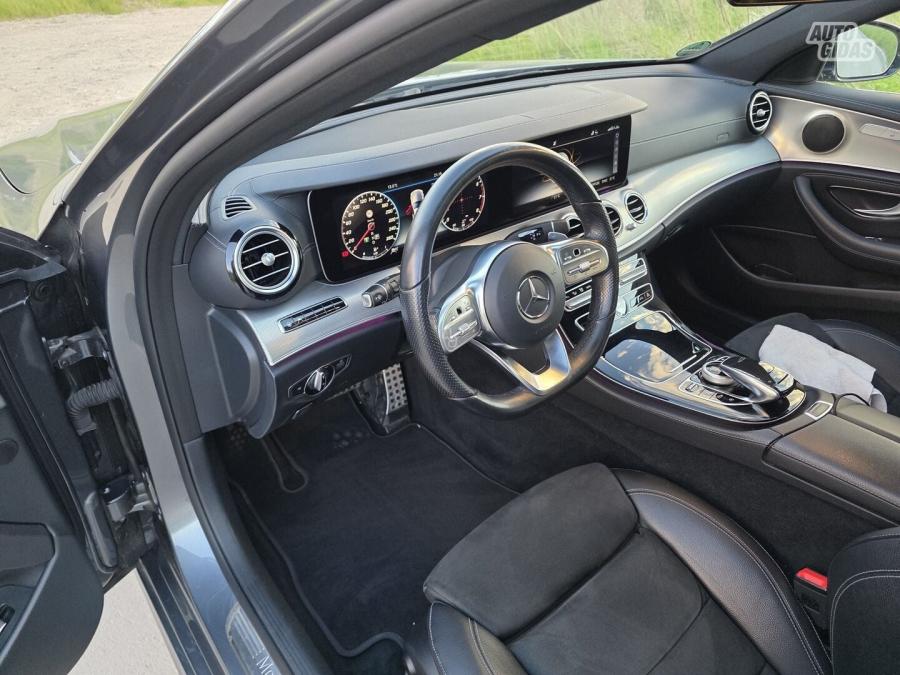 Pelēks Mercedes-Benz E 450 2018 Šauļi, ar dzinēja tilpumu 3.00 L un nobraukumu 140 tūkst. km par 24930 €, foto 15 vietnē AUTOMOTO.COM.LV