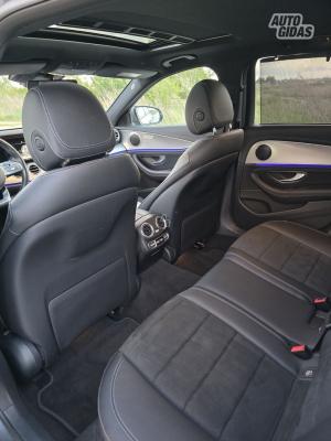 Pelēks Mercedes-Benz E 450 2018 Šauļi, ar dzinēja tilpumu 3.00 L un nobraukumu 140 tūkst. km par 24930 €, foto 16 vietnē AUTOMOTO.COM.LV
