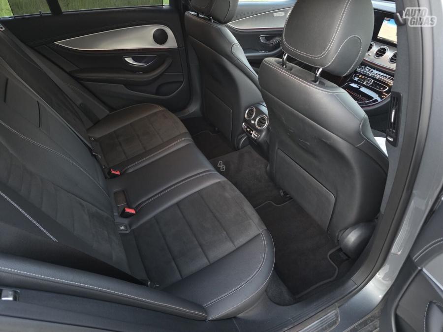 Pelēks Mercedes-Benz E 450 2018 Šauļi, ar dzinēja tilpumu 3.00 L un nobraukumu 140 tūkst. km par 24930 €, foto 17 vietnē AUTOMOTO.COM.LV