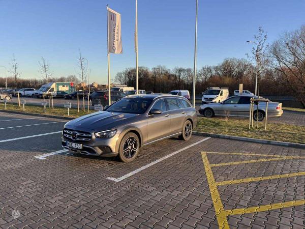 Grey Mercedes-Benz E 450 2021 in Kaunas, with an engine capacity of 3.00 L and mileage of 72 thousand km for 35900 €, photo 1 on AUTOMOTO.COM.LV