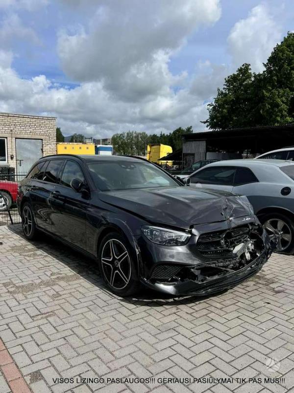 Grey Mercedes-Benz E 450 2021 in Kretinga, with an engine capacity of 3.00 L and mileage of 103 thousand km for 22999 €, photo 1 on AUTOMOTO.COM.LV