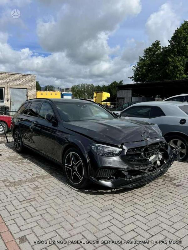 Mercedes-Benz E 450 2021 Kretinga vietnē Pelēks Mercedes-Benz E 450 2021 Kretinga, ar dzinēja tilpumu 3.00 L un nobraukumu 103 tūkst. km par 20999 €, foto 1 vietnē AUTOMOTO.COM.LV