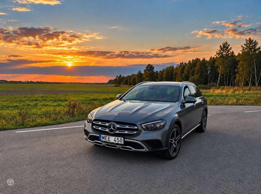 Grey Mercedes-Benz E 450 2021 in Kaunas, with an engine capacity of 3.00 L and mileage of 77 thousand km for 32900 €, photo 1 on AUTOMOTO.COM.LV