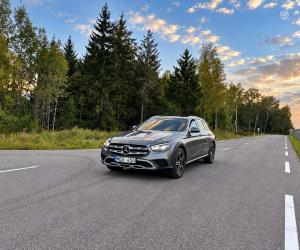 Grey Mercedes-Benz E 450 2021 in Kaunas, with an engine capacity of 3.00 L and mileage of 77 thousand km for 32900 €, photo 3 on AUTOMOTO.COM.LV