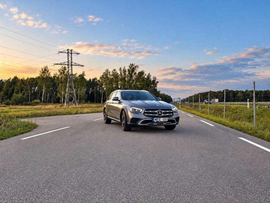 Grey Mercedes-Benz E 450 2021 in Kaunas, with an engine capacity of 3.00 L and mileage of 77 thousand km for 32900 €, photo 8 on AUTOMOTO.COM.LV