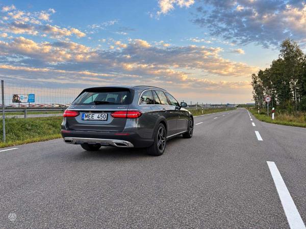 Grey Mercedes-Benz E 450 2021 in Kaunas, with an engine capacity of 3.00 L and mileage of 77 thousand km for 32900 €, photo 10 on AUTOMOTO.COM.LV