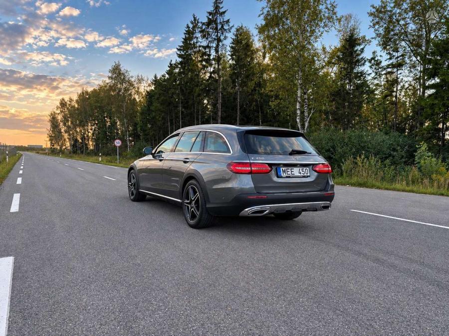 Grey Mercedes-Benz E 450 2021 in Kaunas, with an engine capacity of 3.00 L and mileage of 77 thousand km for 32900 €, photo 11 on AUTOMOTO.COM.LV