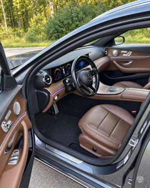 Grey Mercedes-Benz E 450 2021 in Kaunas, with an engine capacity of 3.00 L and mileage of 77 thousand km for 32900 €, photo 13 on AUTOMOTO.COM.LV
