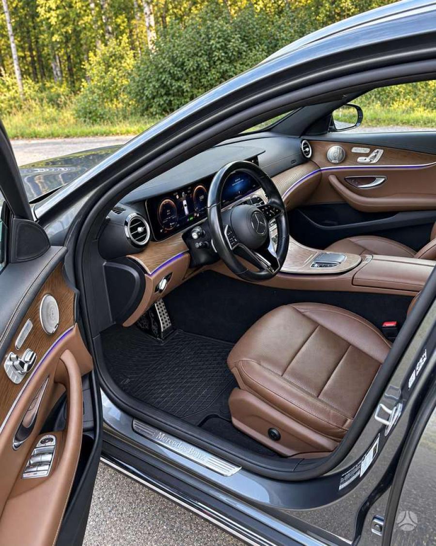 Grey Mercedes-Benz E 450 2021 in Kaunas, with an engine capacity of 3.00 L and mileage of 77 thousand km for 32900 €, photo 13 on AUTOMOTO.COM.LV