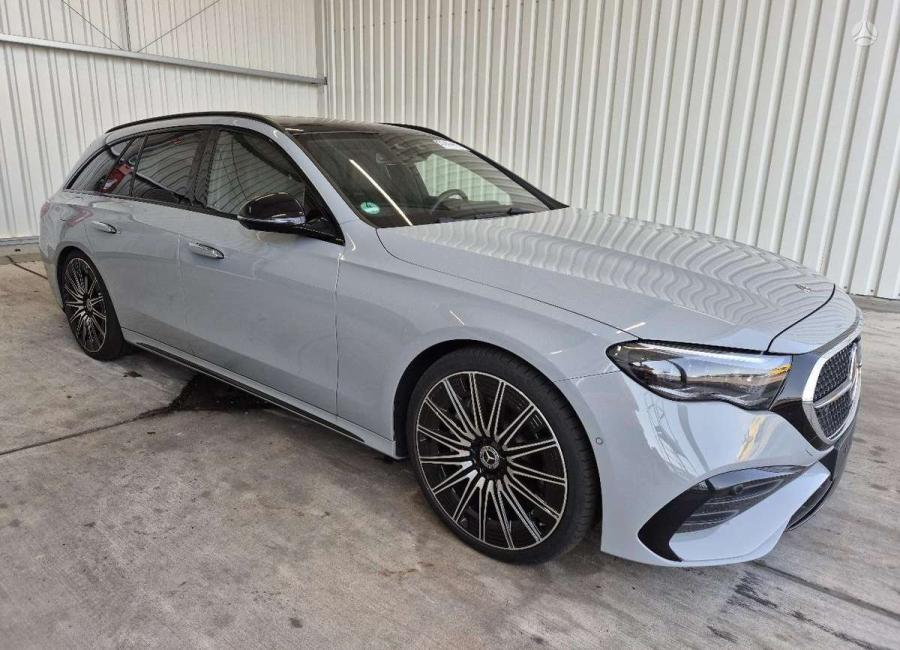 Pelēks Mercedes-Benz E 450 2025 Klaipėda, ar dzinēja tilpumu 2.99 L un nobraukumu 52 tūkst. km par 44500 €, foto 1 vietnē AUTOMOTO.COM.LV