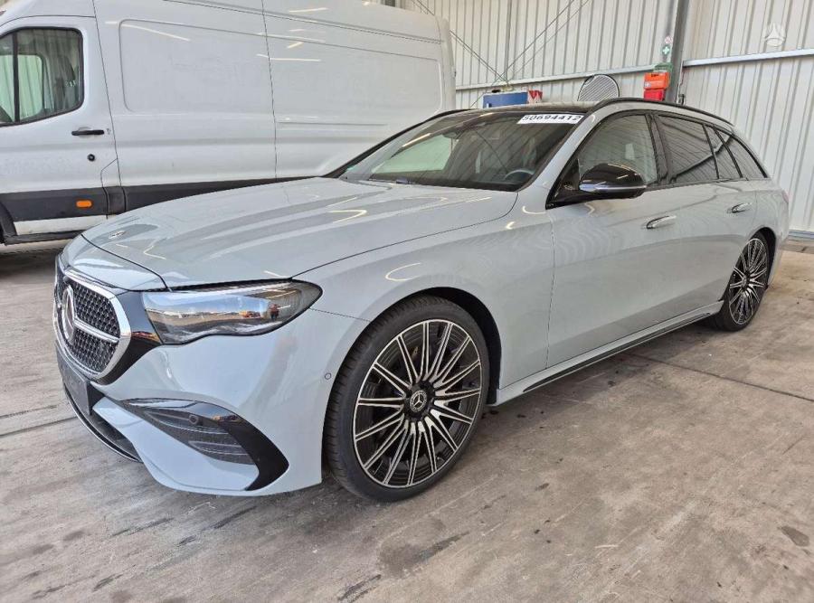 Pelēks Mercedes-Benz E 450 2025 Klaipėda, ar dzinēja tilpumu 2.99 L un nobraukumu 52 tūkst. km par 44500 €, foto 4 vietnē AUTOMOTO.COM.LV