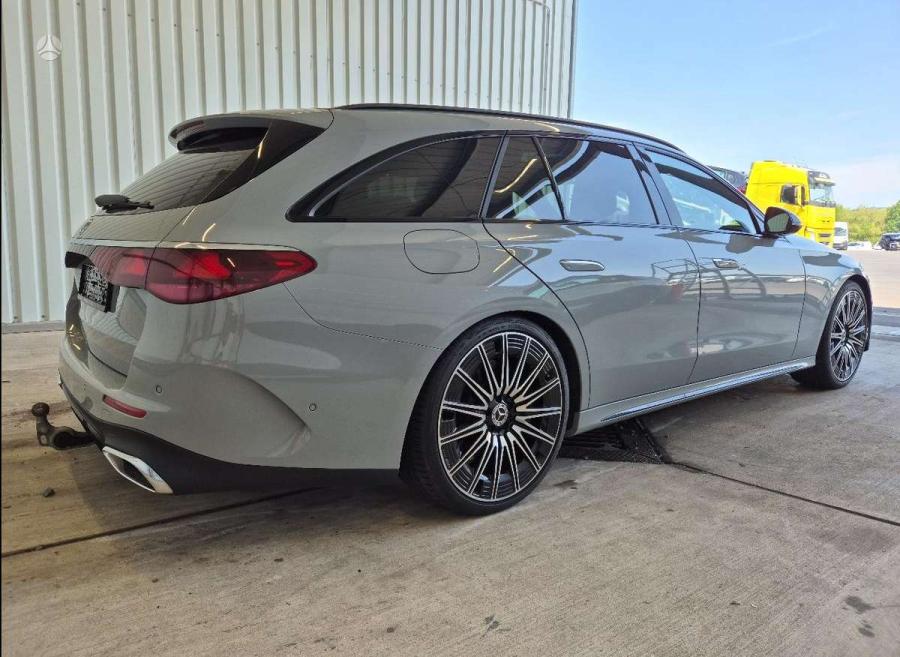 Pelēks Mercedes-Benz E 450 2025 Klaipėda, ar dzinēja tilpumu 2.99 L un nobraukumu 52 tūkst. km par 44500 €, foto 5 vietnē AUTOMOTO.COM.LV