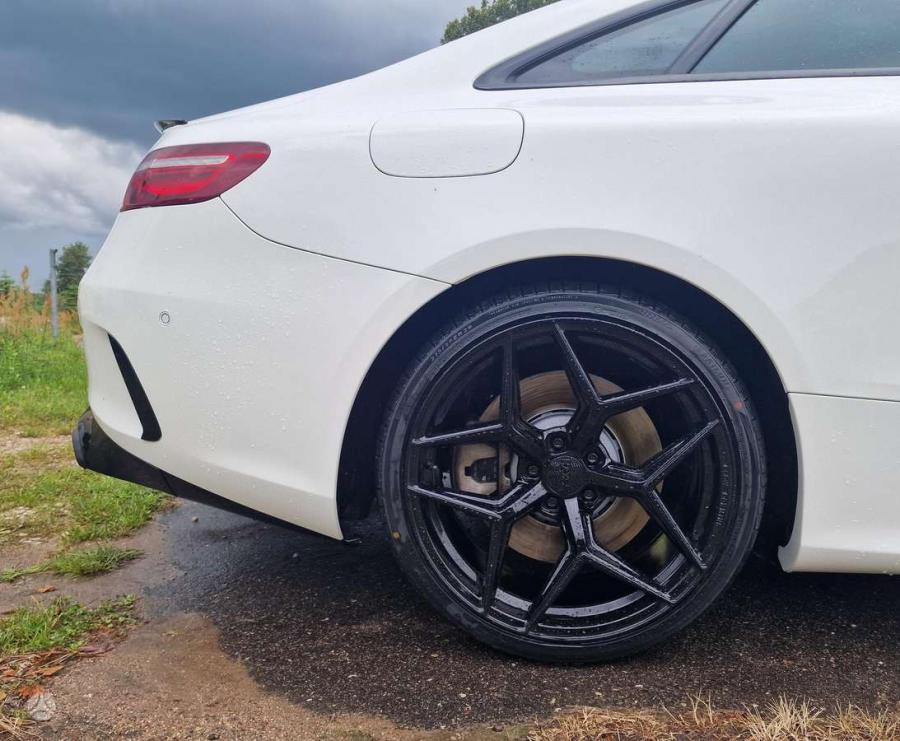 White Mercedes-Benz E 450 2020 in Varena, with an engine capacity of 3.00 L and mileage of 119 thousand km for 36000 €, photo 8 on AUTOMOTO.COM.LV
