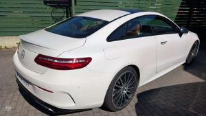 Белый Мерседес E 450 2020 в Каунас, объемом двигателя 3.00 л и пробегом 64 тыс. км за 39000 €, фото 4 на AUTOMOTO.COM.LV