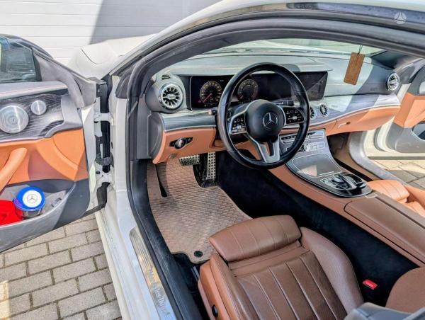 Balts Mercedes-Benz E 450 2020 Kauņa, ar dzinēja tilpumu 3.00 L un nobraukumu 64 tūkst. km par 39000 €, foto 6 vietnē AUTOMOTO.COM.LV