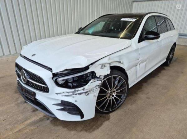 Balts Mercedes-Benz E 450 2023 Klaipėda, ar dzinēja tilpumu 3.00 L un nobraukumu 38 tūkst. km par 15900 €, foto 2 vietnē AUTOMOTO.COM.LV