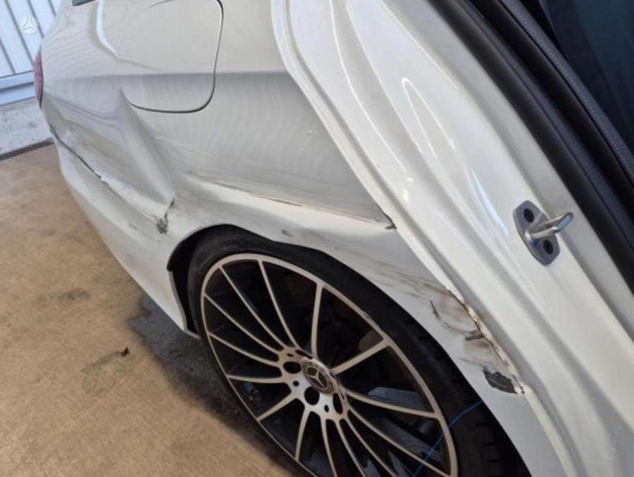 White Mercedes-Benz E 450 2023 in Klaipeda, with an engine capacity of 3.00 L and mileage of 38 thousand km for 15900 €, photo 16 on AUTOMOTO.COM.LV