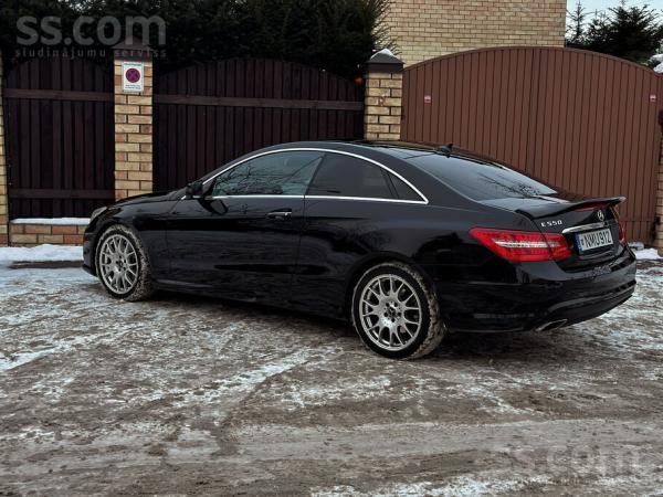 Black Mercedes-Benz e-500 2013 in Riga, with an engine capacity of 4.70 L and mileage of 175 thousand km for 13999 €, photo 9 on AUTOMOTO.COM.LV