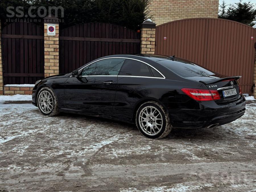Melns Mercedes-Benz e-500 2013 Rīga, ar dzinēja tilpumu 4.70 L un nobraukumu 175 tūkst. km par 13999 €, foto 9 vietnē AUTOMOTO.COM.LV