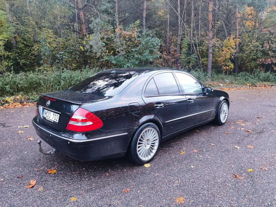 Melns Mercedes-Benz e-500 2002 Viļņa, ar dzinēja tilpumu 4.97 L un nobraukumu 499 tūkst. km par 1999 €, foto 3 vietnē AUTOMOTO.COM.LV