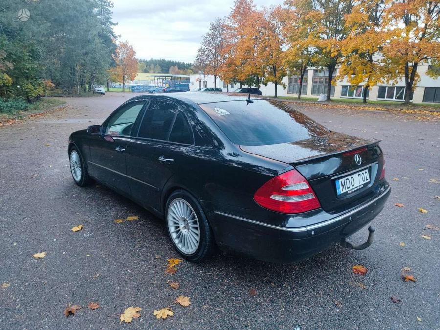 Melns Mercedes-Benz e-500 2002 Viļņa, ar dzinēja tilpumu 4.97 L un nobraukumu 499 tūkst. km par 1999 €, foto 4 vietnē AUTOMOTO.COM.LV