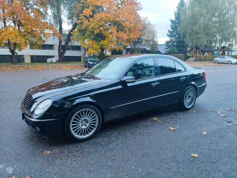 Melns Mercedes-Benz e-500 2002 Viļņa, ar dzinēja tilpumu 4.97 L un nobraukumu 499 tūkst. km par 1999 €, foto 5 vietnē AUTOMOTO.COM.LV