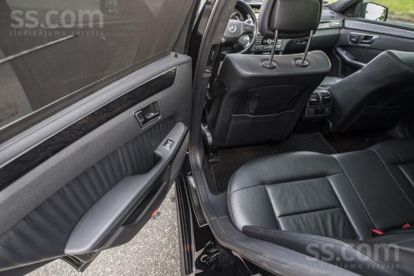 Black Mercedes-Benz e-500 2009 in Riga, with an engine capacity of 5.50 L and mileage of 375 thousand km for 9500 €, photo 6 on AUTOMOTO.COM.LV