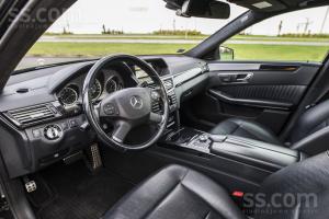 Melns Mercedes-Benz e-500 2009 Rīga, ar dzinēja tilpumu 5.50 L un nobraukumu 375 tūkst. km par 9500 €, foto 8 vietnē AUTOMOTO.COM.LV