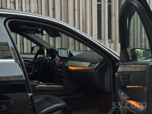 Black Mercedes-Benz e-500 2011 in Riga, with an engine capacity of 5.00 L and mileage of 232 thousand km for 9350 €, photo 11 on AUTOMOTO.COM.LV