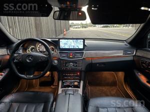 Black Mercedes-Benz e-500 2011 in Riga, with an engine capacity of 5.00 L and mileage of 232 thousand km for 9350 €, photo 12 on AUTOMOTO.COM.LV