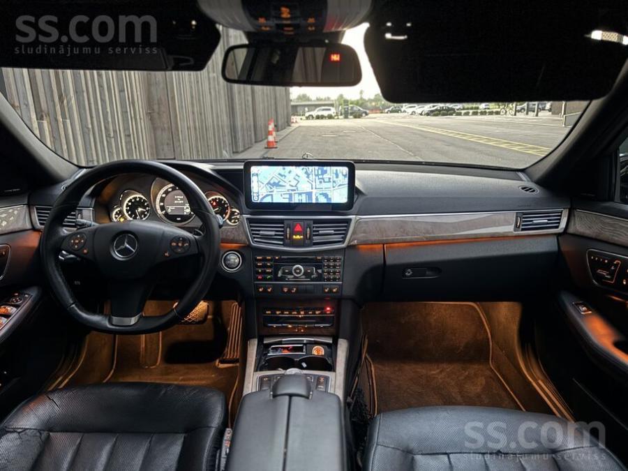 Black Mercedes-Benz e-500 2011 in Riga, with an engine capacity of 5.00 L and mileage of 232 thousand km for 9350 €, photo 12 on AUTOMOTO.COM.LV