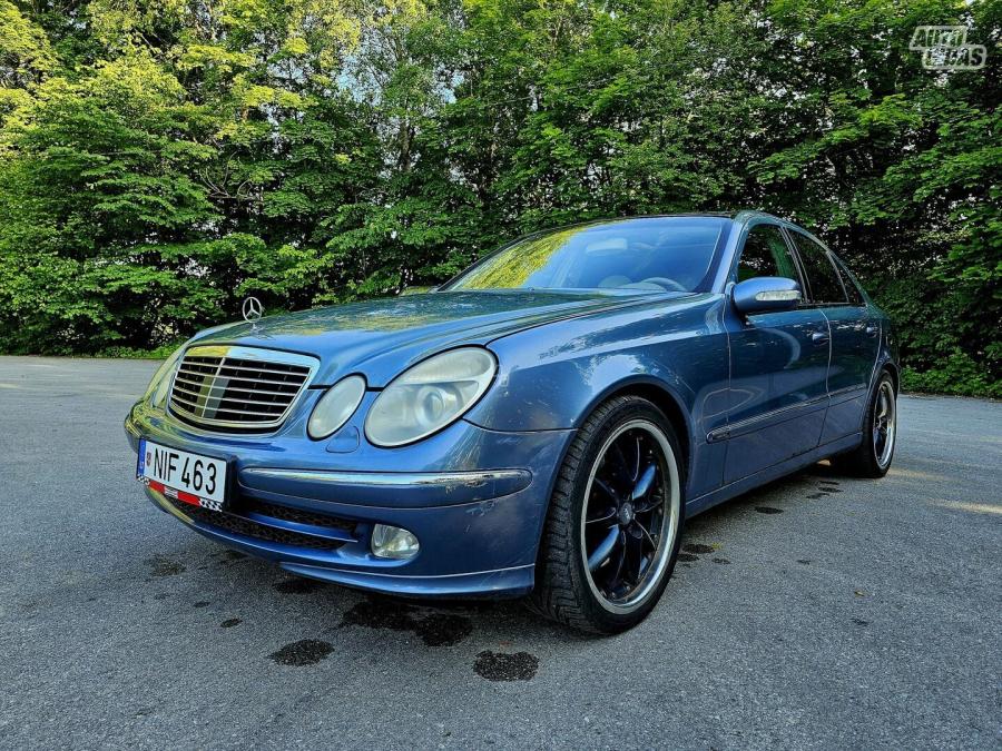 Zils Mercedes-Benz e-500 2004 Kauņa, ar dzinēja tilpumu 5.00 L un nobraukumu 390 tūkst. km par 2999 €, foto 1 vietnē AUTOMOTO.COM.LV