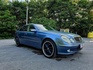 Zils Mercedes-Benz e-500 2004 Kauņa, ar dzinēja tilpumu 5.00 L un nobraukumu 390 tūkst. km par 2999 €, foto 4 vietnē AUTOMOTO.COM.LV