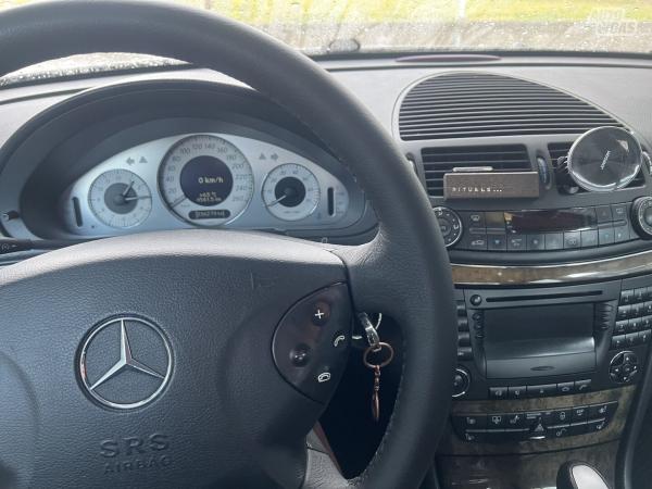 Grey Mercedes-Benz e-500 2003 in Jonava, with an engine capacity of 5.00 L and mileage of 336 thousand km for 5500 €, photo 8 on AUTOMOTO.COM.LV