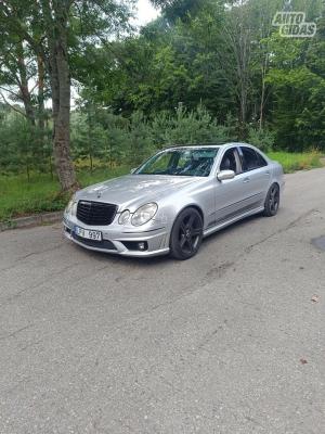 Pelēks Mercedes-Benz e-500 2003 Kauņa, ar dzinēja tilpumu 5.00 L un nobraukumu 380 tūkst. km par 5500 €, foto  vietnē AUTOMOTO.COM.LV