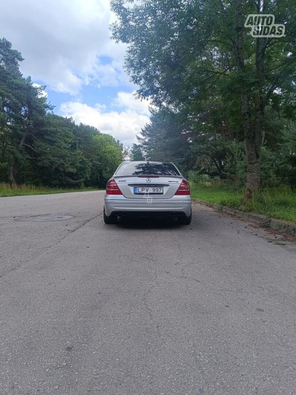 Pelēks Mercedes-Benz e-500 2003 Kauņa, ar dzinēja tilpumu 5.00 L un nobraukumu 380 tūkst. km par 5500 €, foto 4 vietnē AUTOMOTO.COM.LV