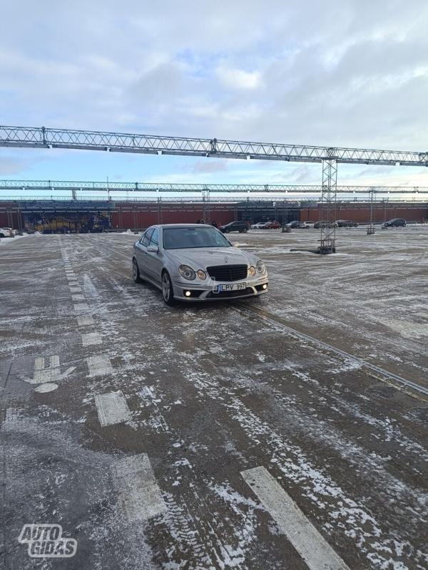 Pelēks Mercedes-Benz e-500 2003 Kauņa, ar dzinēja tilpumu 5.00 L un nobraukumu 380 tūkst. km par 5500 €, foto 7 vietnē AUTOMOTO.COM.LV