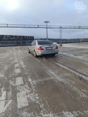 Pelēks Mercedes-Benz e-500 2003 Kauņa, ar dzinēja tilpumu 5.00 L un nobraukumu 380 tūkst. km par 5500 €, foto 10 vietnē AUTOMOTO.COM.LV
