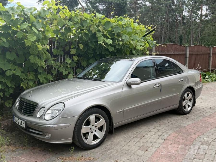 Pelēks Mercedes-Benz e-500 2003 Jūrmala, ar dzinēja tilpumu 5.00 L un nobraukumu 114 tūkst. km par 12000 €, foto 1 vietnē AUTOMOTO.COM.LV