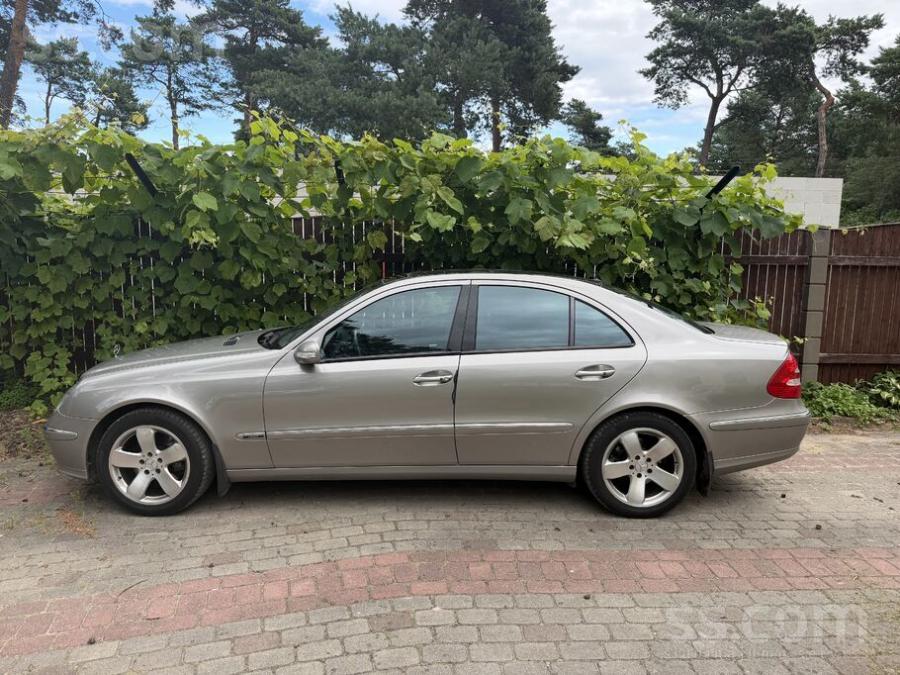 Pelēks Mercedes-Benz e-500 2003 Jūrmala, ar dzinēja tilpumu 5.00 L un nobraukumu 114 tūkst. km par 12000 €, foto 3 vietnē AUTOMOTO.COM.LV